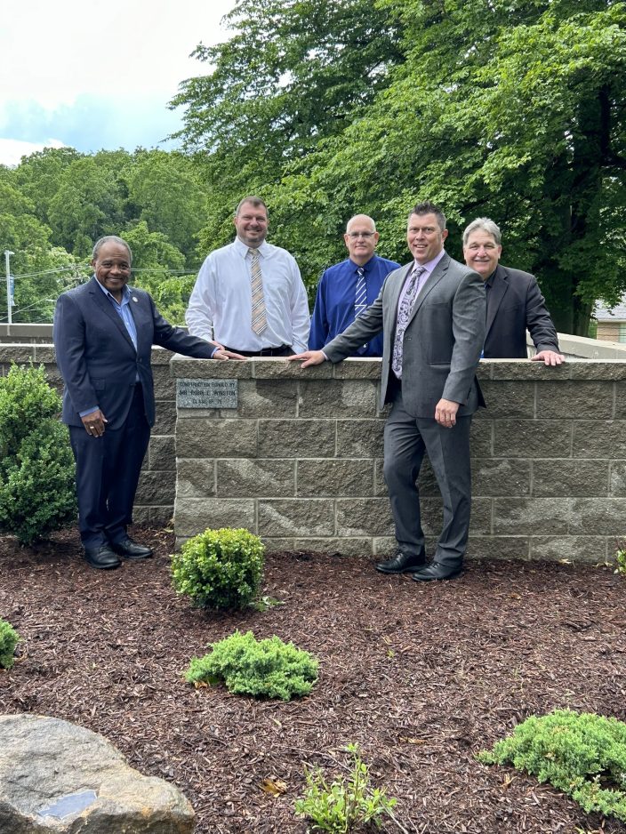 Trinity alumni donates new stage - Observer-Reporter